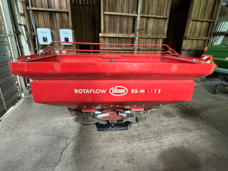 Lot 76 - Vicon Spreader | AuctionsPlus
