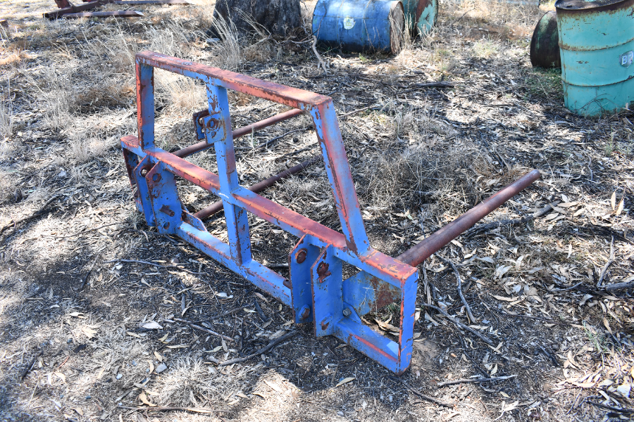 Lot 61 - 3pl silage bale handler | AuctionsPlus