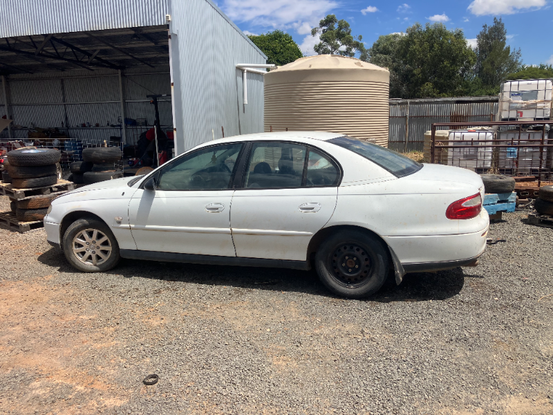Lot 2 - 2000 VX COMMODORE | AuctionsPlus