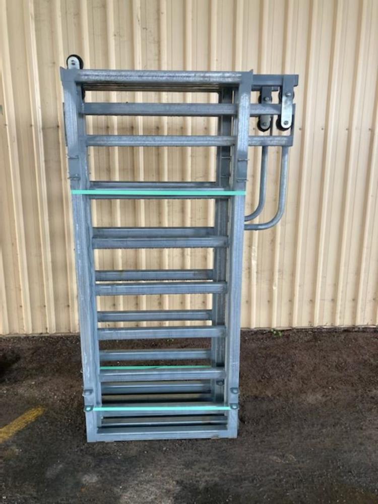 Lot 103 - Arrowquip Sliding Race Gate XPE | AuctionsPlus
