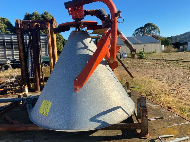 Lot 60 - Howard 3PL Spreader | AuctionsPlus