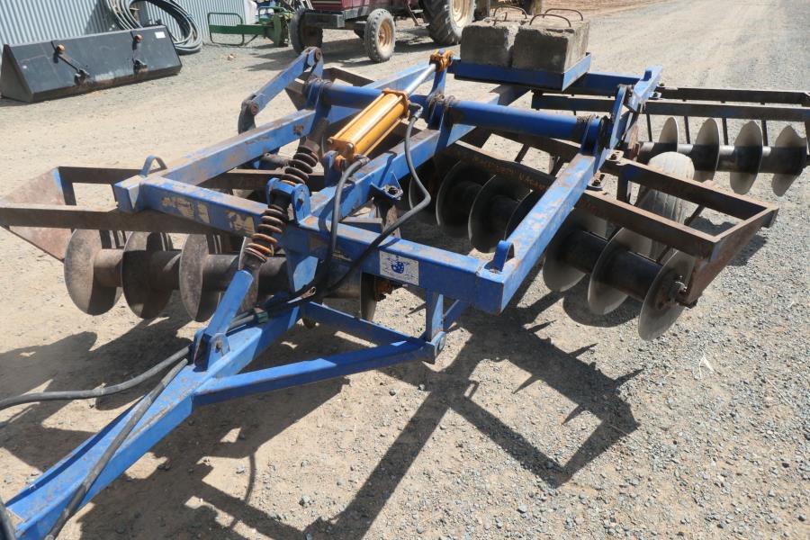 Lot 8 - Grizzly 24 plate Offset Discs | AuctionsPlus