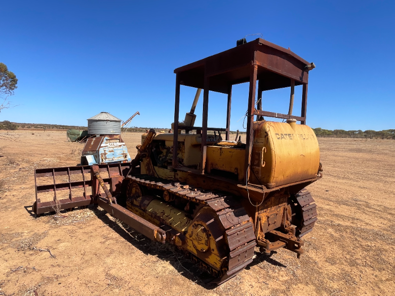 Lot 203 - Caterpillar D4D Bulldozer | AuctionsPlus