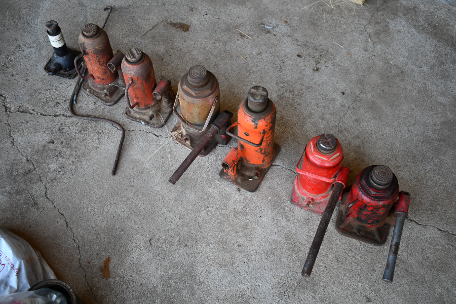 Lot 123 - 7x jacks | AuctionsPlus