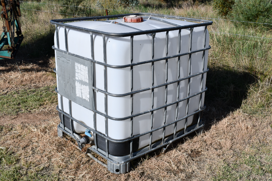 Lot 143 - 1000lt IBC shuttle | AuctionsPlus