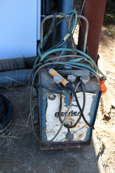Lot 144 - Peerless arc welder | AuctionsPlus