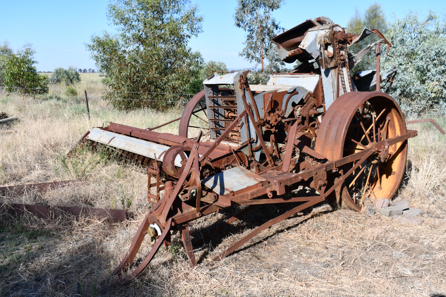 Lot 166 - Antique Sunshine harvester | AuctionsPlus
