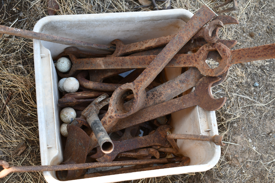 Lot 209 - Tub of antique spanners | AuctionsPlus