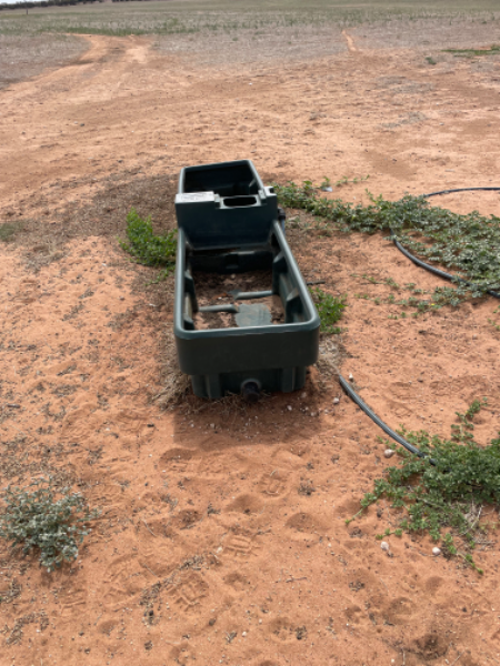 Lot 106 - Polymaster water troughs | AuctionsPlus