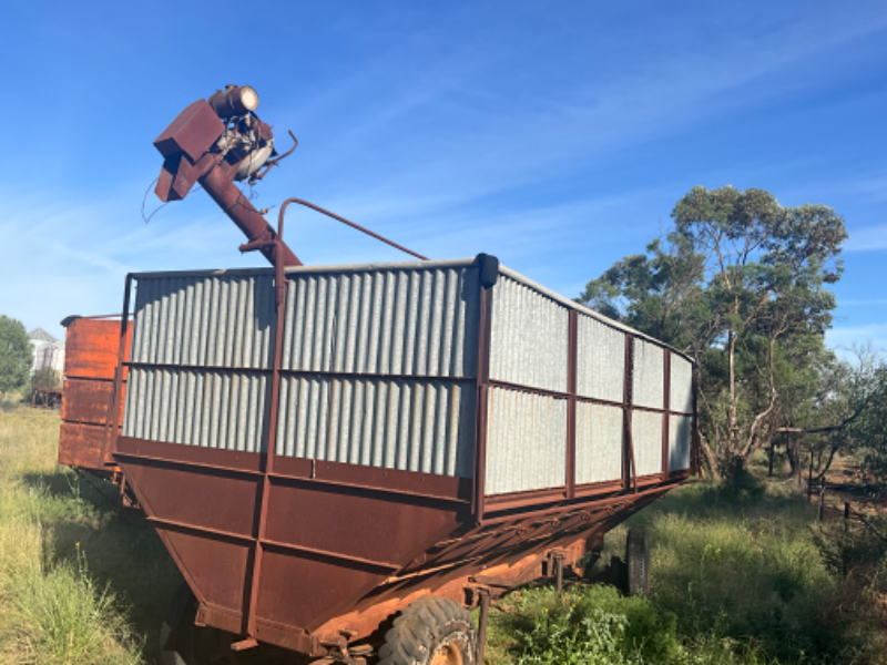Lot 32 - Portable Field Bin with Motor Auger | AuctionsPlus