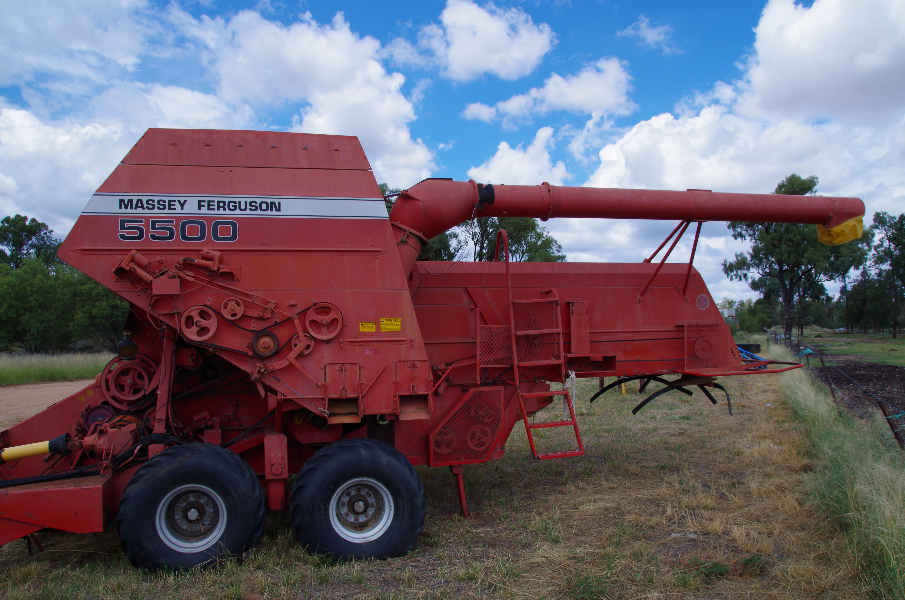 Lot 10 - MF 5500 closed front PTO header with 20' front | AuctionsPlus