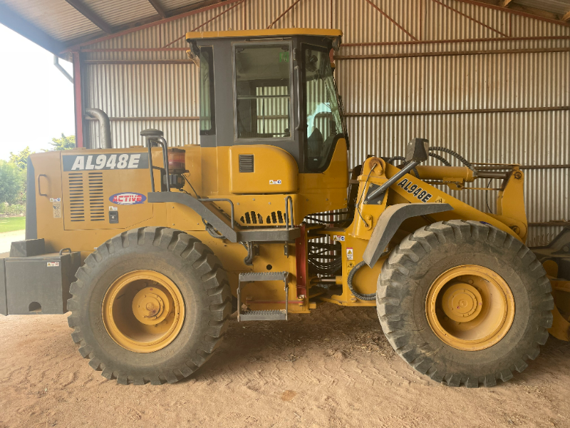 Lot 304 - ACTIVE LOADER | AuctionsPlus