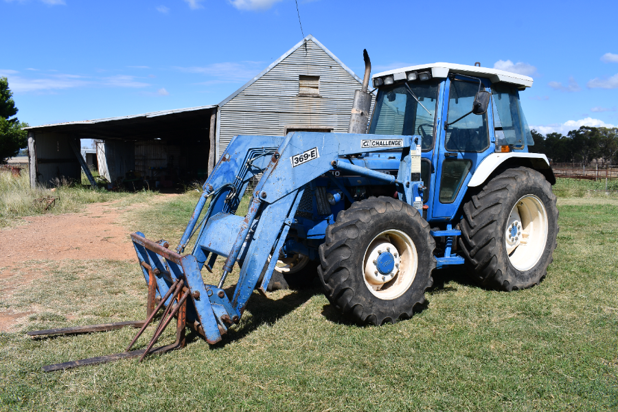 Lot 2 - Ford 6610 Series 3 tractor with FEL | AuctionsPlus