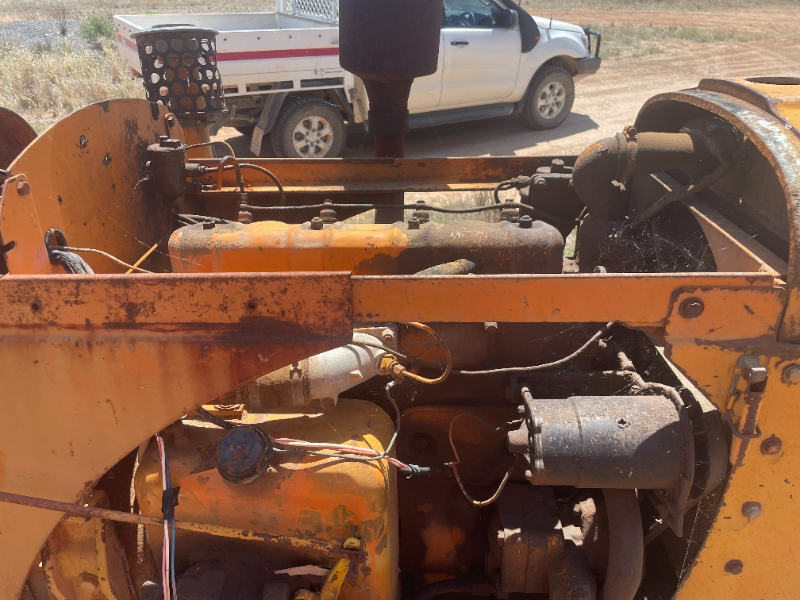 Lot 326 - 9G Champion Chamberlain Tractor | AuctionsPlus