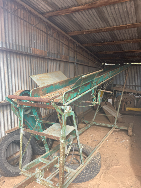 Lot 336 - JAS SMITH HAY SHED ELEVATOR | AuctionsPlus