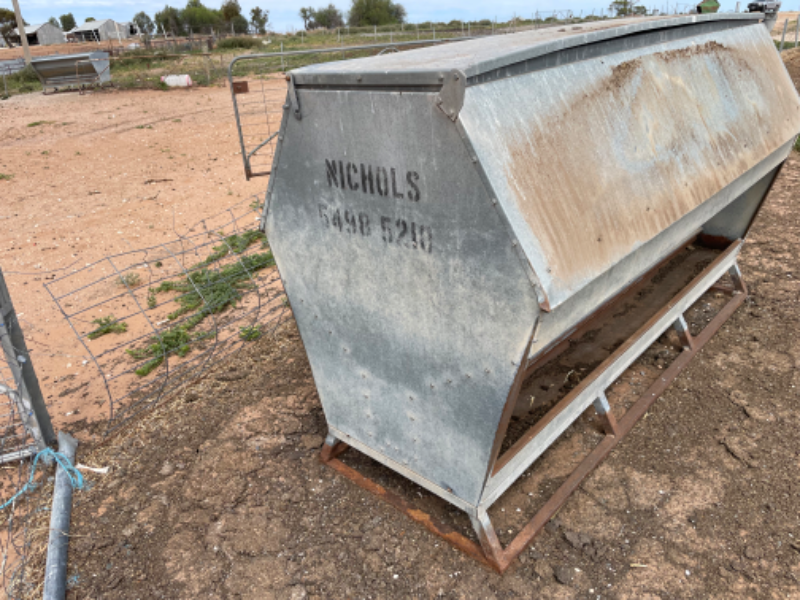 Lot 115 - Galvanised sheep feeder 4 | AuctionsPlus