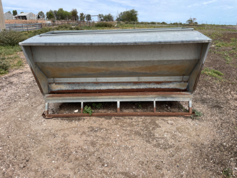 Lot 116 - Galvanised sheep self feeder 5 | AuctionsPlus