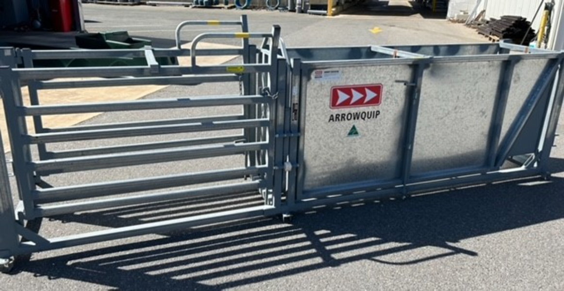 Lot 281 - Arrowquip Adjustable V Sheep Draft | AuctionsPlus