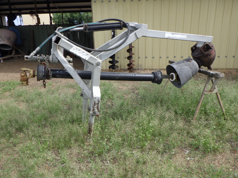 Lot 83 - DIGGA - POST HOLE DIGGER | AuctionsPlus