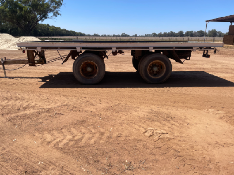 Lot 48 - PIG TRAILER | AuctionsPlus