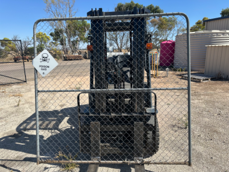 Lot 26 - 6ft Cyclone Gate | AuctionsPlus