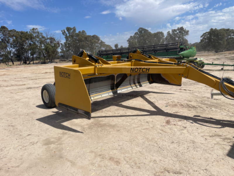 Lot 22 - Notch Drag Bucket | AuctionsPlus