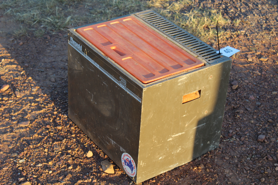Lot 40 - Chescold Fridge | AuctionsPlus