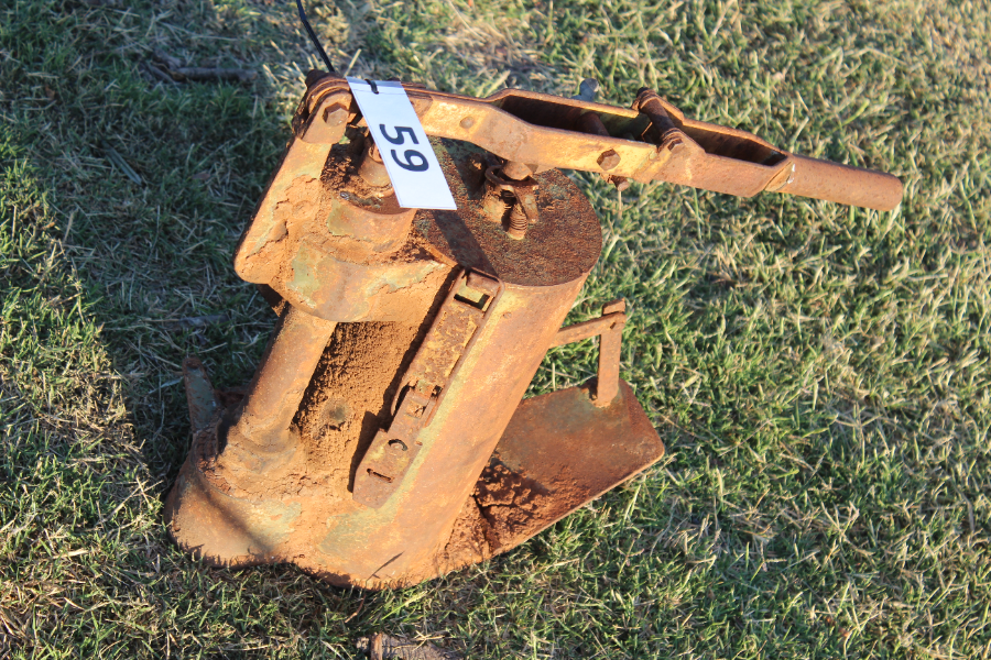 Lot 59 - Track Roller Lube Pumps | AuctionsPlus