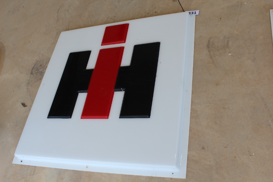 Lot 331 - Case IH Sign | AuctionsPlus