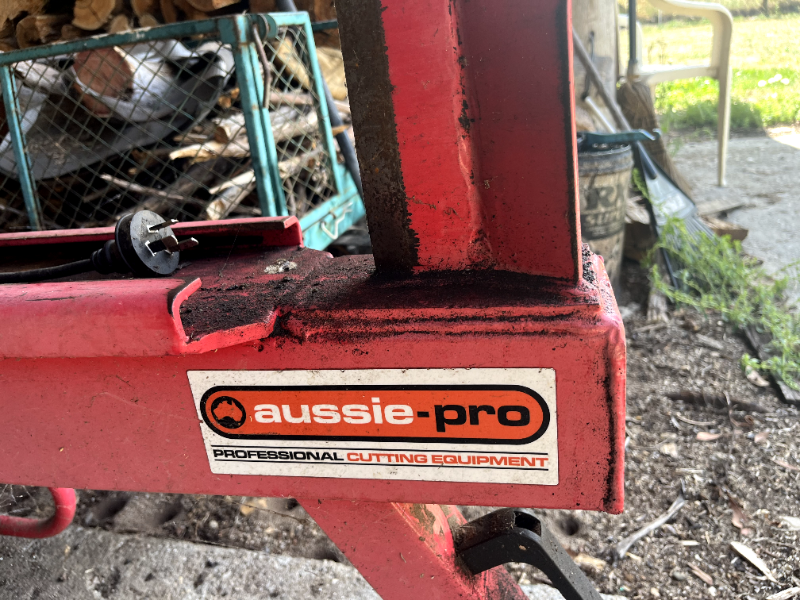 Lot 39 - Aussie Pro Log Splitter | AuctionsPlus