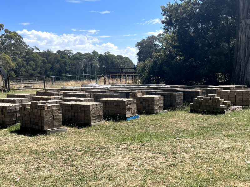 Lot 44 - 6000 - Bricks | AuctionsPlus