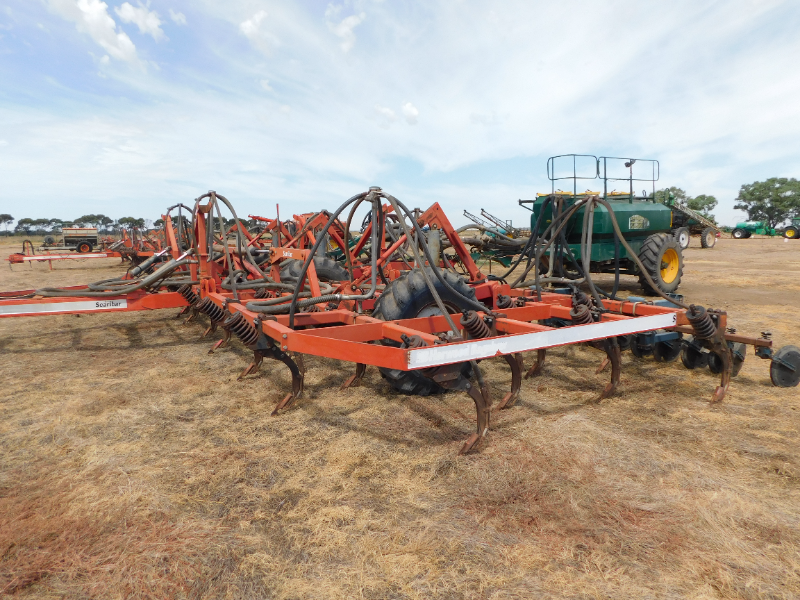 Lot 28 - HORWOOD BAGSHAW SCARI BAR | AuctionsPlus