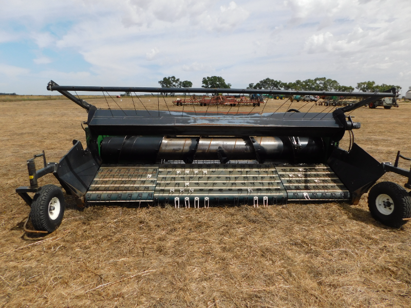 Lot 10 - SMALE Canola front 14 foot. | AuctionsPlus