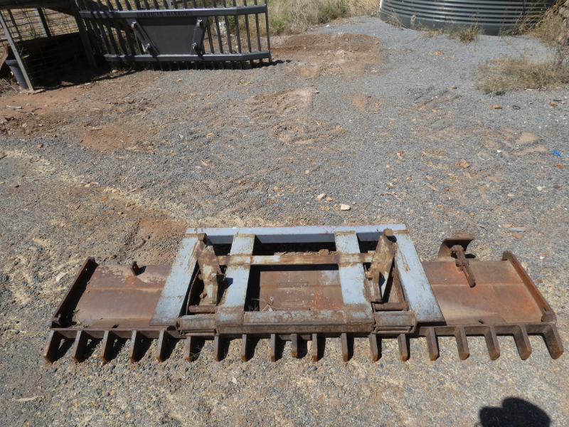Lot 223 - Stick Rake | AuctionsPlus