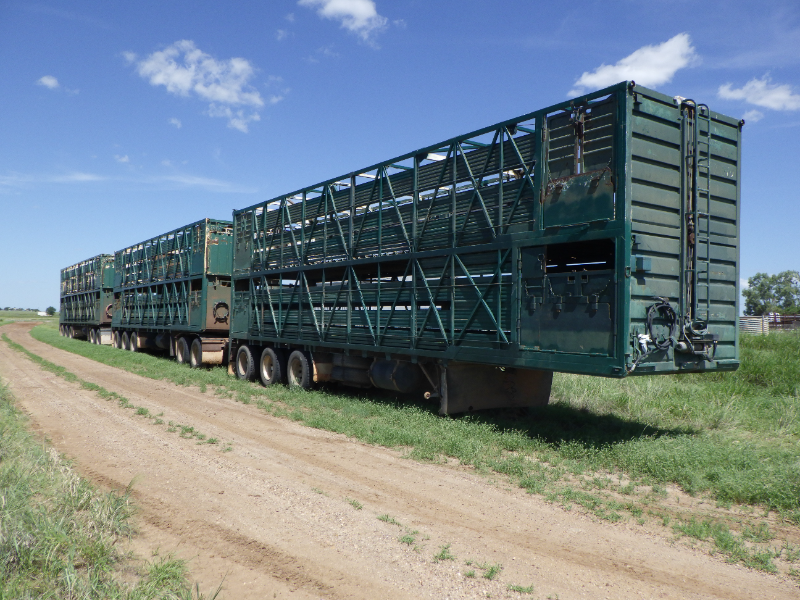 Lot 4 - BYRNE TRIPLE ROADTRAIN LIVESTOCK CRATES - COMPLETE UNIT ...