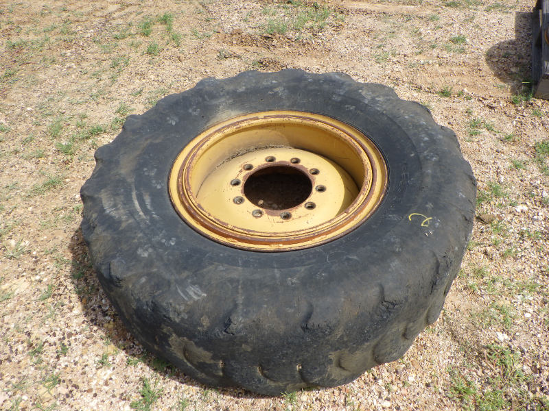 Lot 140 - CAT 12H GRADER RIM & TYRE NO.2 | AuctionsPlus