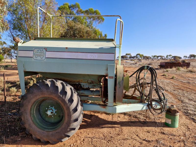 Lot 359 - Air seeder box | AuctionsPlus