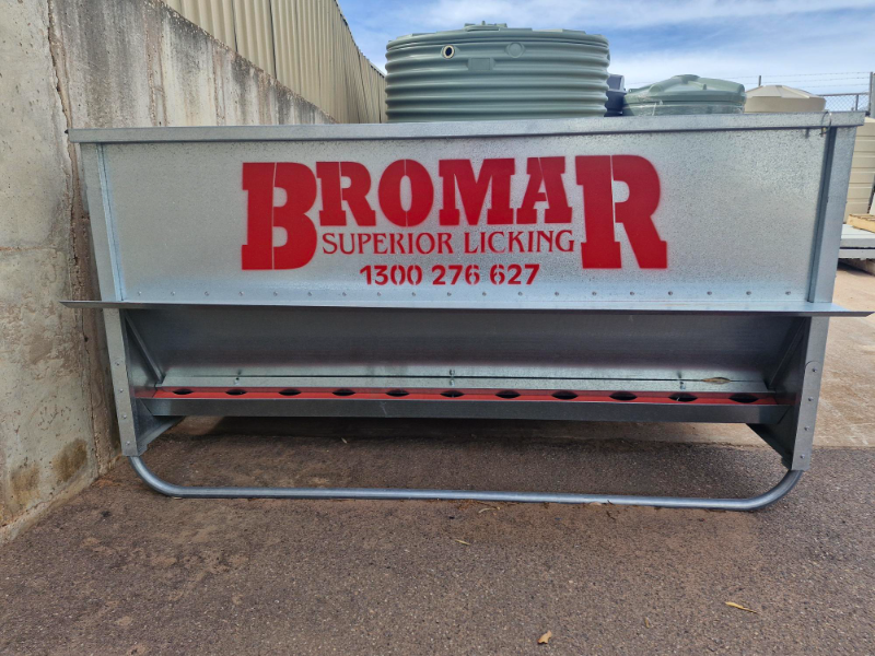 Lot 366 - Bromar Feeder | AuctionsPlus