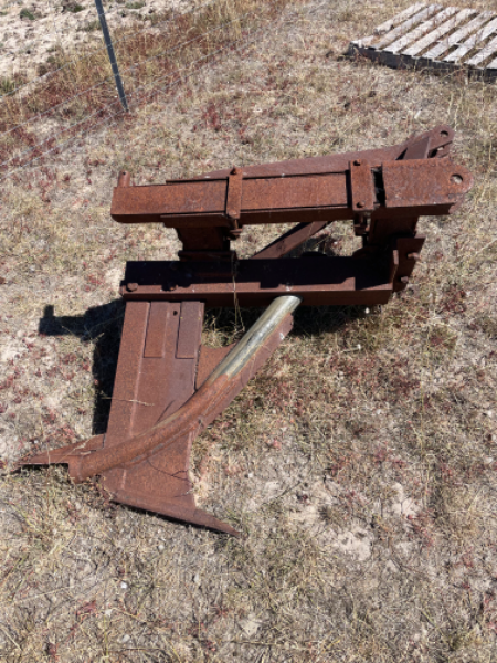 Lot 127 - Poly Pipe Ripper/Layer 3PL | AuctionsPlus