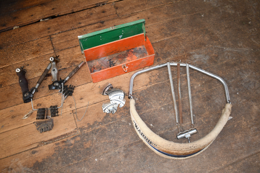 Lot 56 - Shearing handpieces, shearing sling | AuctionsPlus