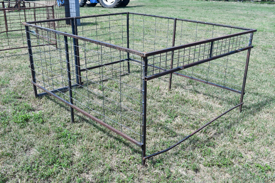 Lot 64 - Ute sheep crate (black) | AuctionsPlus