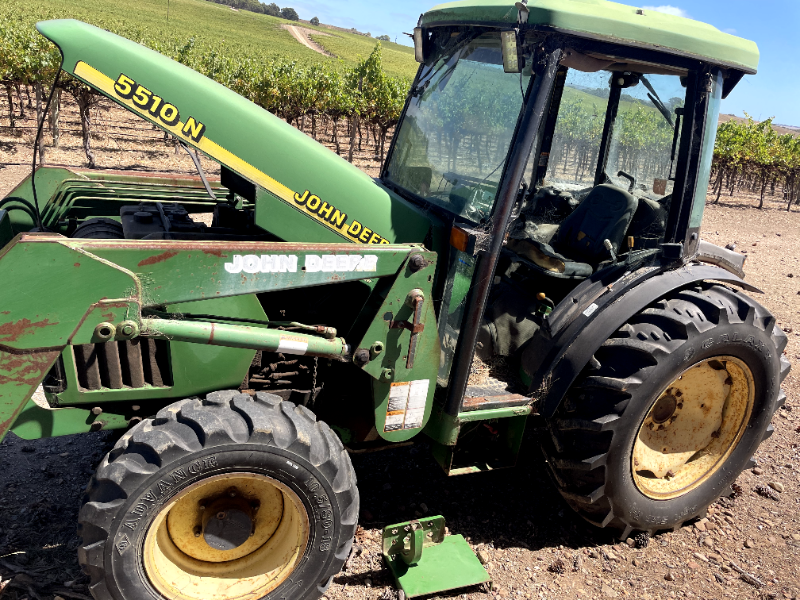 Lot 115 - john deere front loader | AuctionsPlus
