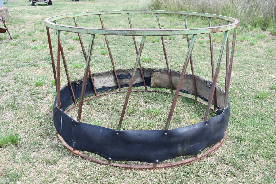 Lot 78 - Hay ring | AuctionsPlus