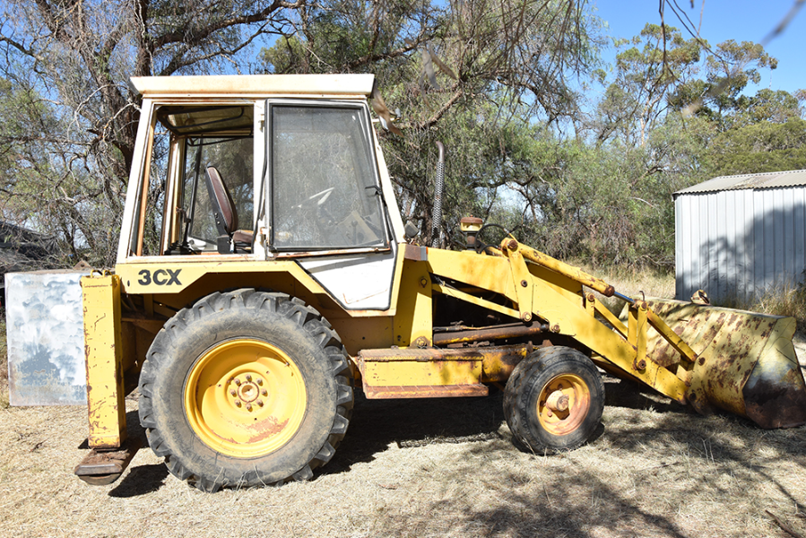 Lot 4 - JCB 3CX Tractor | AuctionsPlus
