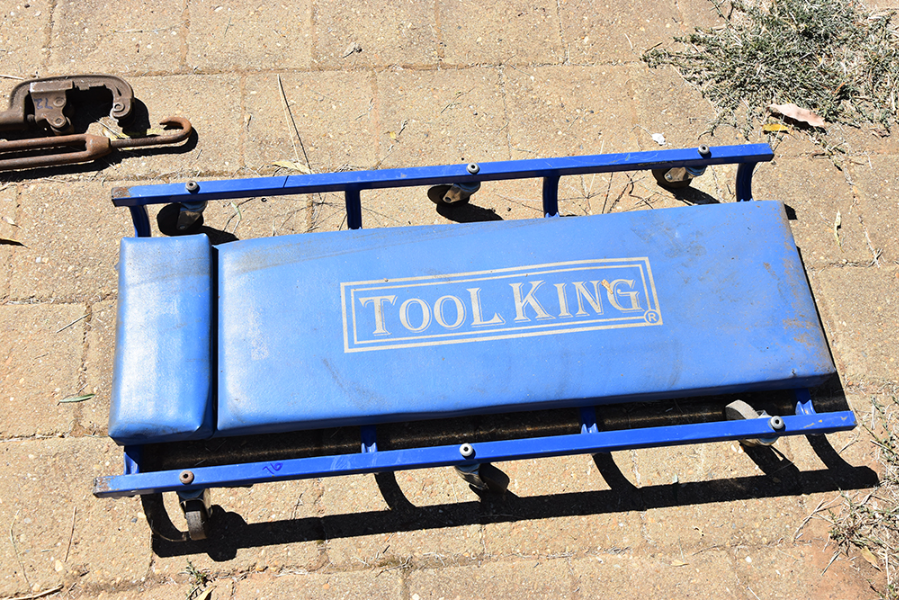 Lot 76 - Tool King Workshop Trolley | AuctionsPlus