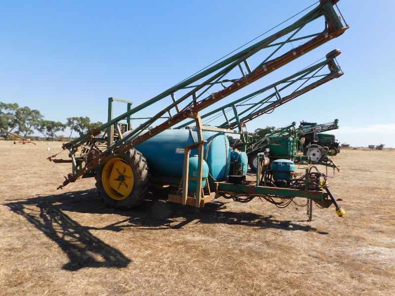 Lot 42 - GOLDACRES 4000 litre 100 foot boom. | AuctionsPlus
