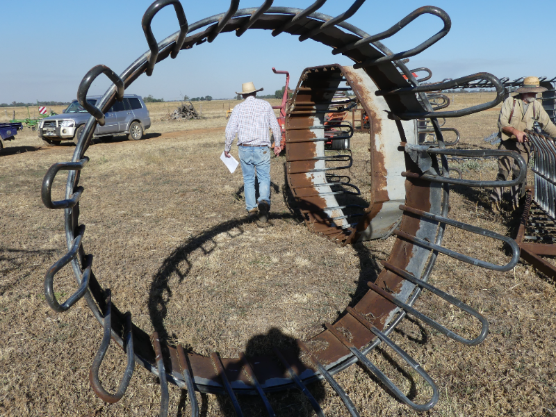 Lot 257 - 3x 6ft Round Bale rings | AuctionsPlus