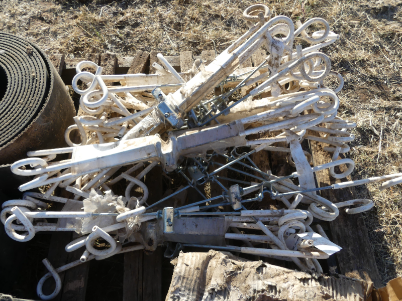 Lot 275 - Speedrite Outriggers, double and single. | AuctionsPlus