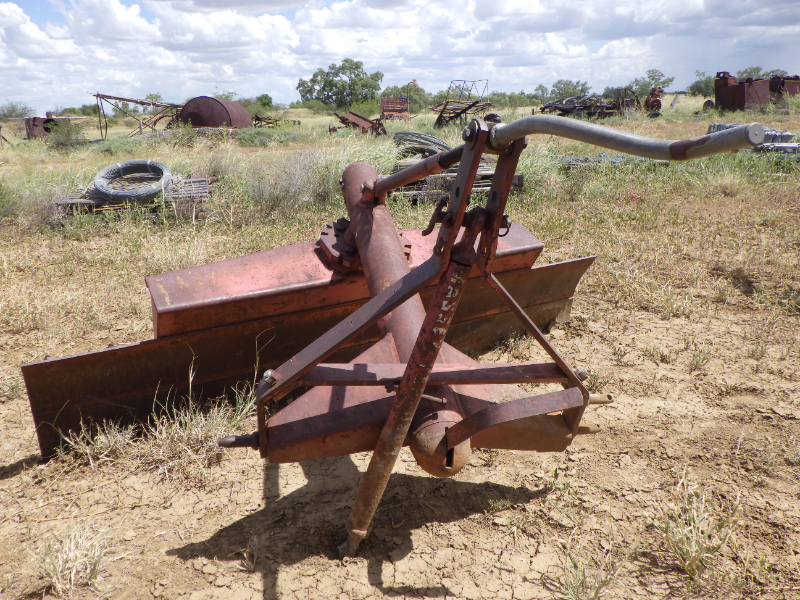 Lot 154 - MASSEY FERGUSON 3 POINT LINKAGE BLADE | AuctionsPlus