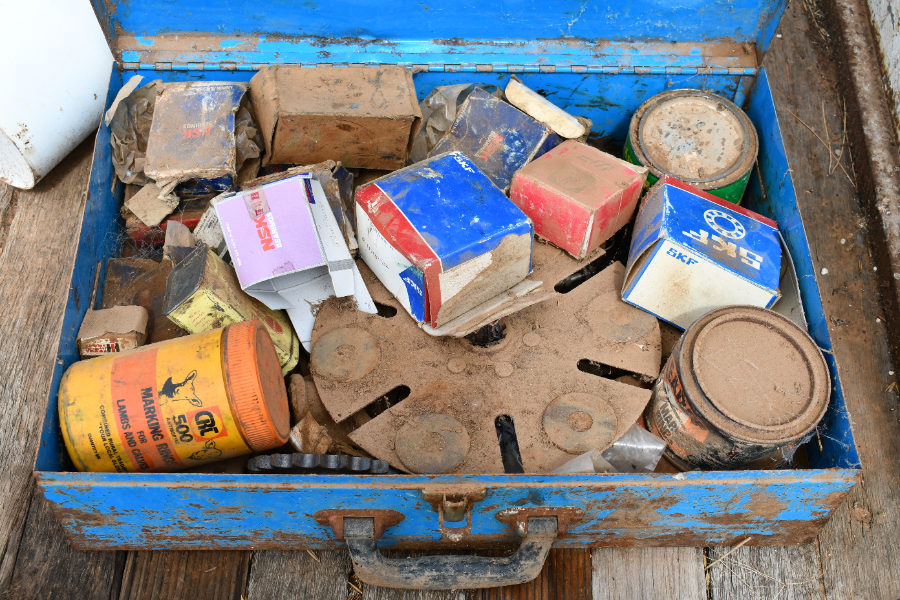 Lot 190 - Steel box of header parts & bearings | AuctionsPlus